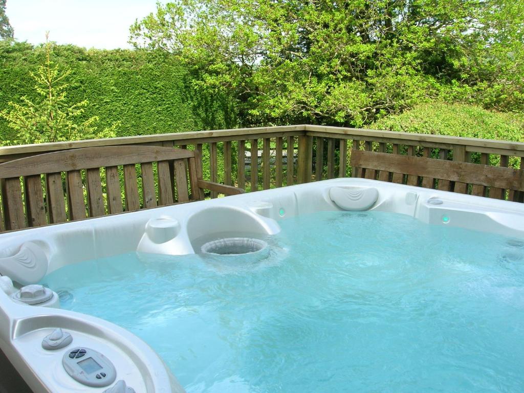 Bevan House with Hot Tub in Mid-Wales, Hundred House (updated prices 2026)