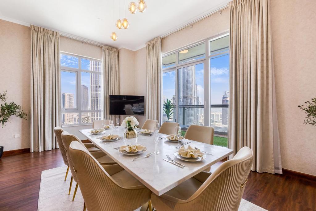 Durrani Homes - Alluring 5BR Penthouse with Burj Khalifa and Fountain View, Dubai (updated ...