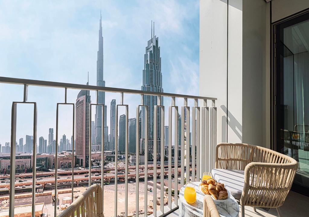 Luxury 2BR Downtown Dubai, Burj Khalifa View, Infinity Pool & Near ...