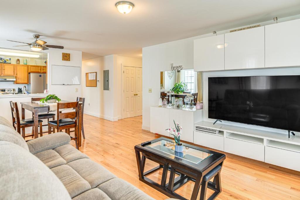 1 Mi to Downtown and Palladium Worcester Getaway!, Worcester (updated ...