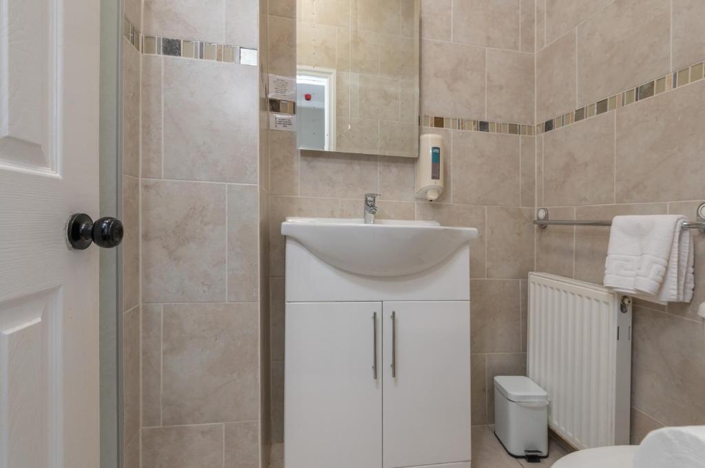 Ascot Grange Hotel - Voujon Resturant, Leeds (updated prices 2025)