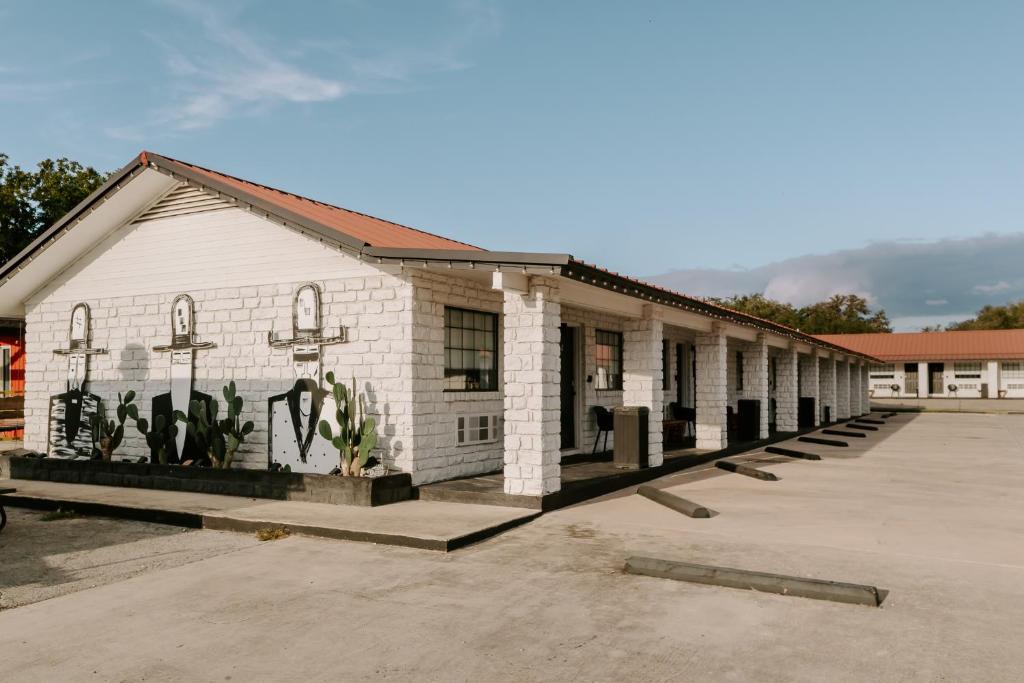 The Cowboy Motel, Camp Wood (updated prices 2025)