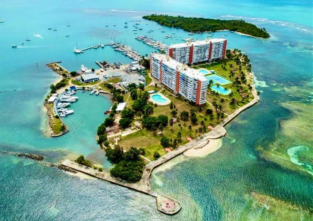 Private Island 1BR Condo with Ocean & Pool View plus WiFi and AC ...