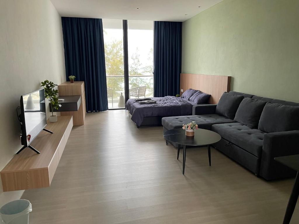 Sematan Roxy Beach Apartment, Sematan (updated prices 2025)