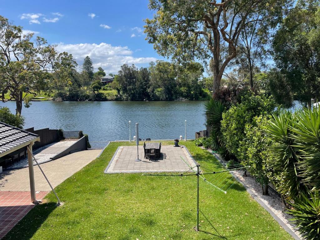Waterfront Paradise with Jetty, BBQ, Pool table, & more, Dora Creek ...