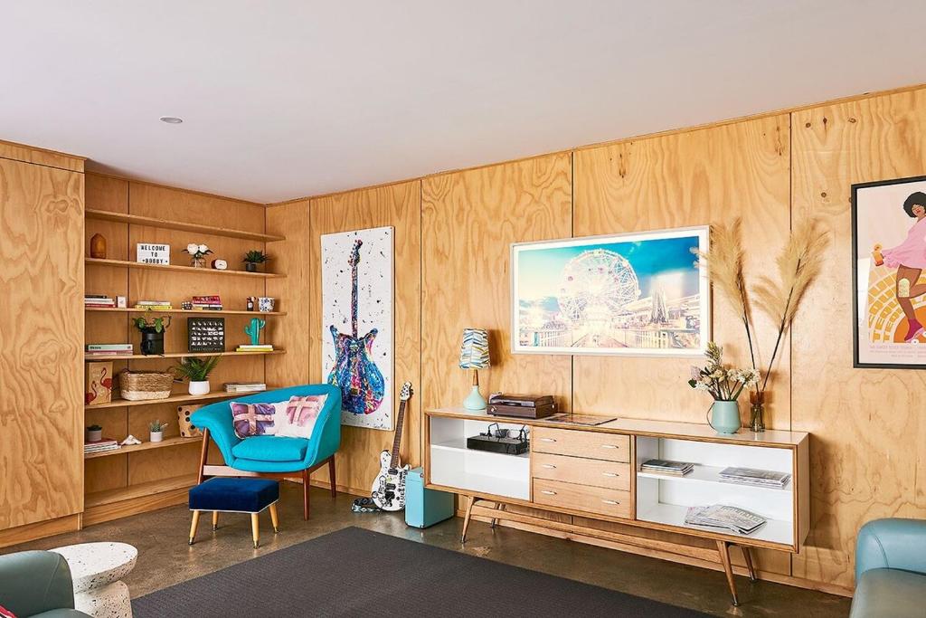 Bobby Three One Oh, Ballarat (updated prices 2025)