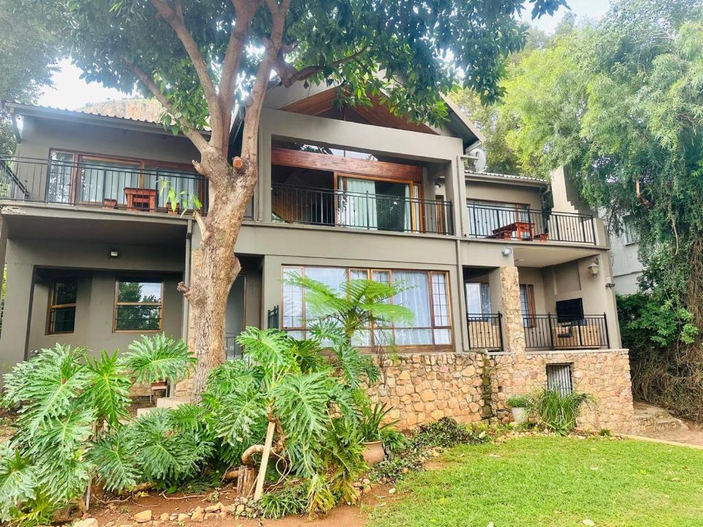 100 on Simon Bekker Kosmos, Hartbeespoort (updated prices 2025)