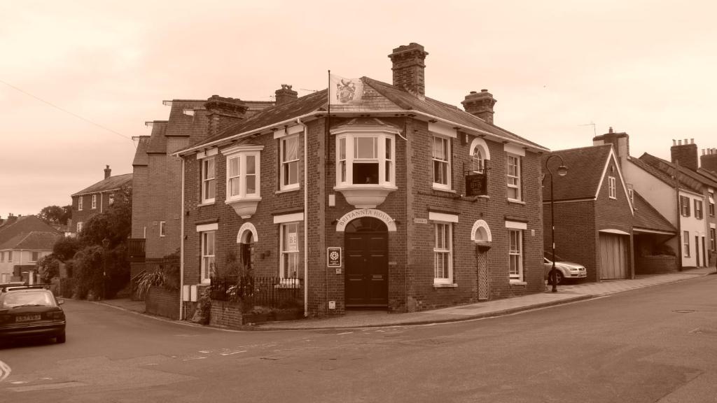 Britannia House, Lymington (updated prices 2025)