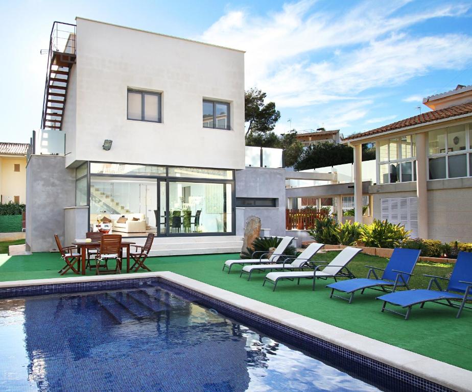 Modern Alcanada, Alcudia (updated prices 2026)