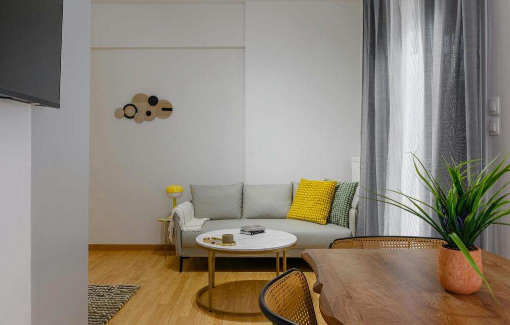 Serene City Hideaway with Balcony & Modern Comfort, Athens (updated ...
