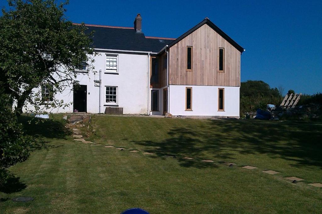 Trelean Lodge, Leedstown (updated prices 2025)