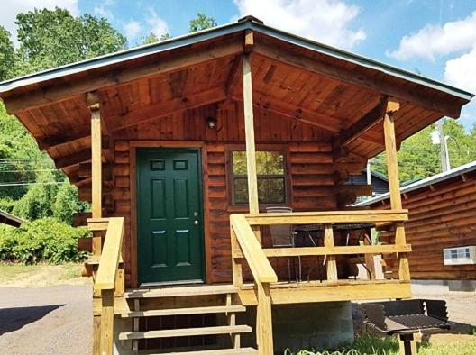 Bear Track on Tellico River, Tellico Plains (updated prices 2026)