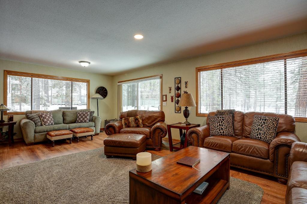 a minute away from SHARC, Sunriver (updated prices 2025)