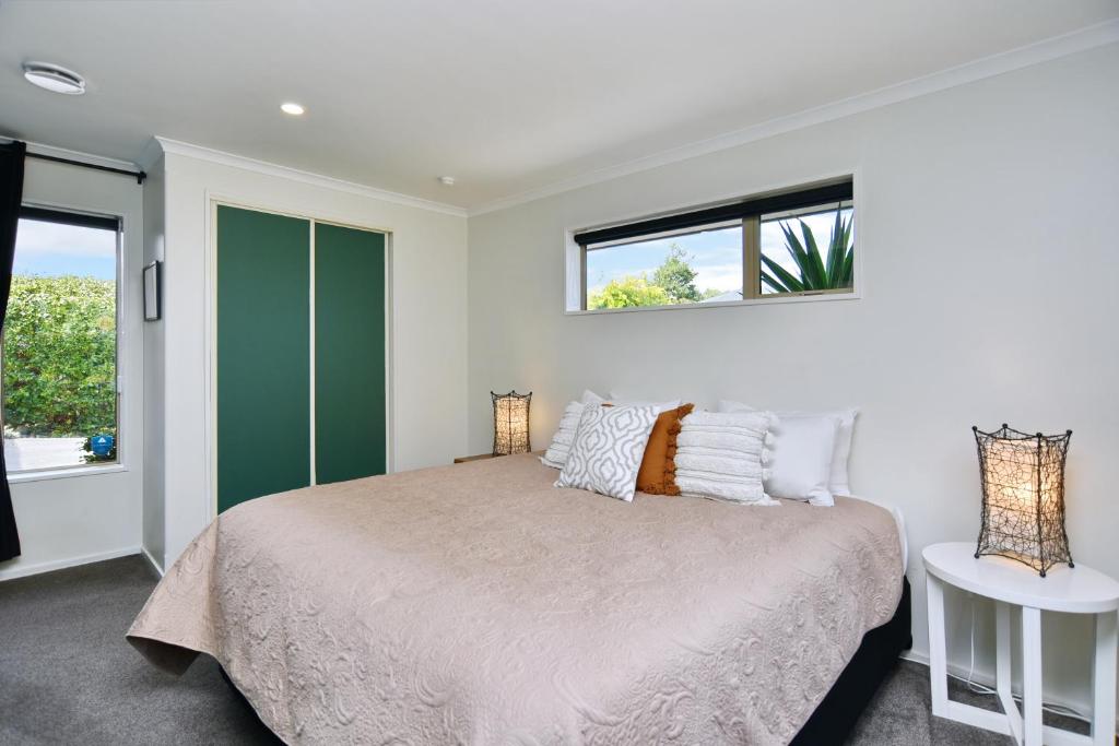 Stay at Puhara - Parklands Escape, Christchurch (updated prices 2025)