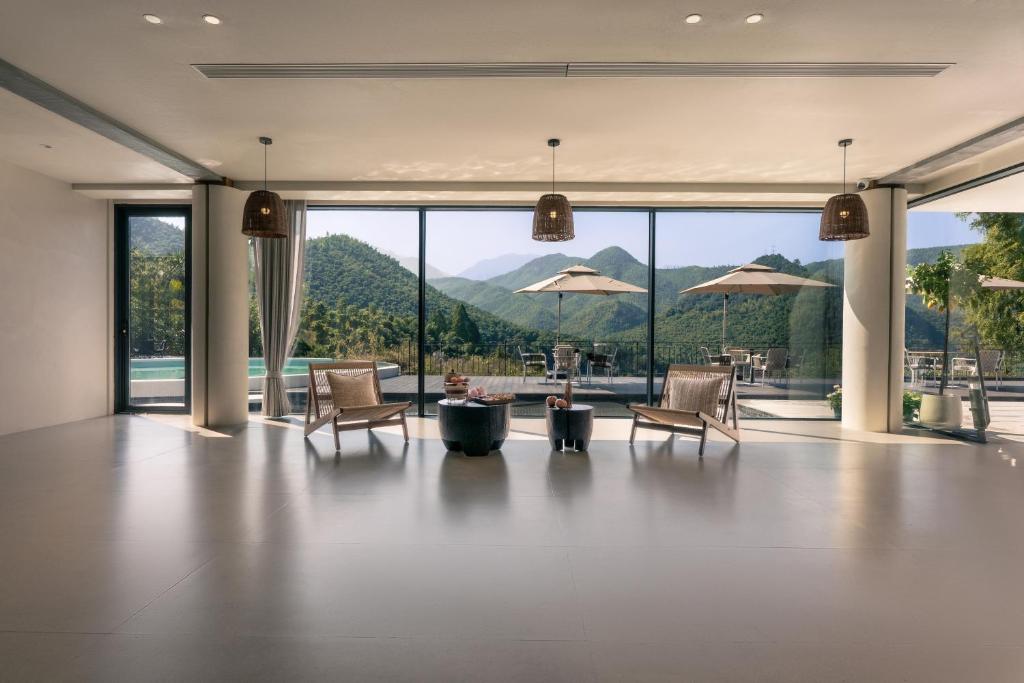 Wild Persimmon Manor Cove Mist Healing Hot Spring, Anji (preços ...