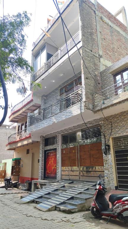 Shri Dev Dham, Vrindāvan (updated prices 2026)