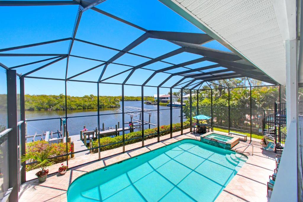 Waterfall Way, Bonita Springs (precios actualizados 2026)