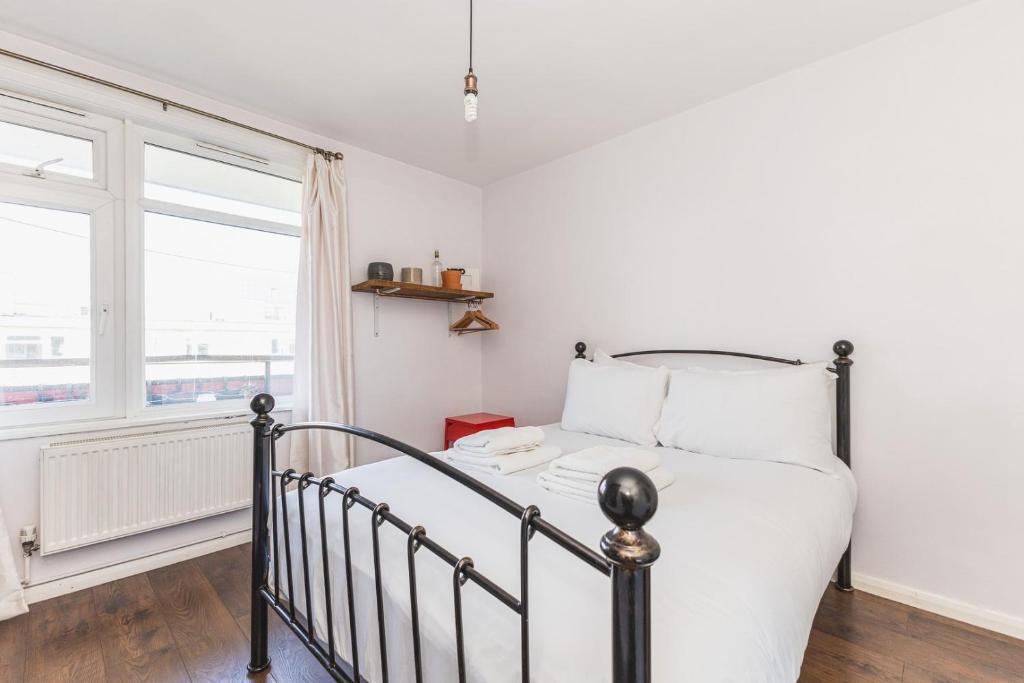 Stylish Hoxton Flat with Balcony, London (updated prices 2025)
