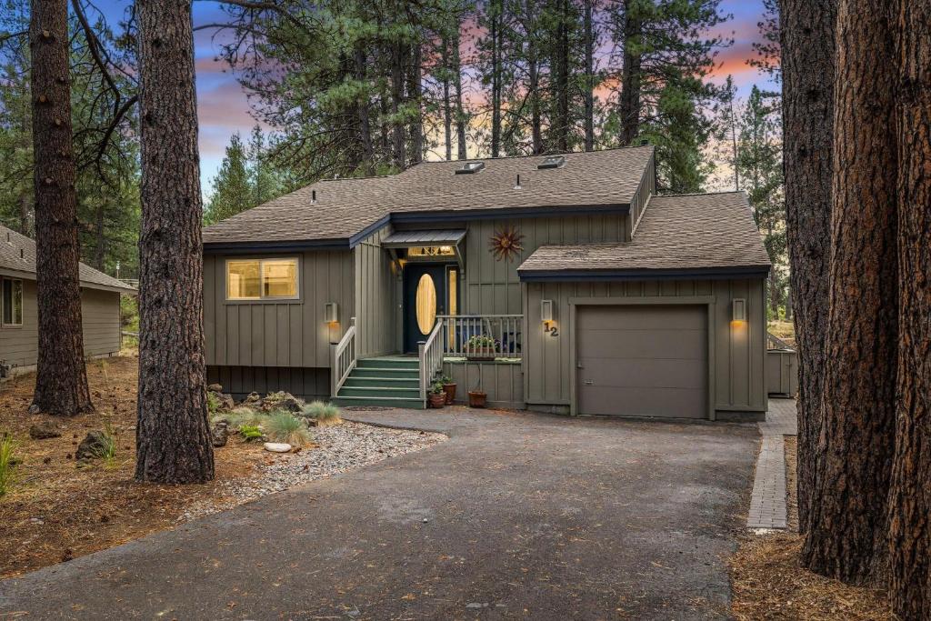 Blissful Cabin Retreat!, Sunriver (updated prices 2026)