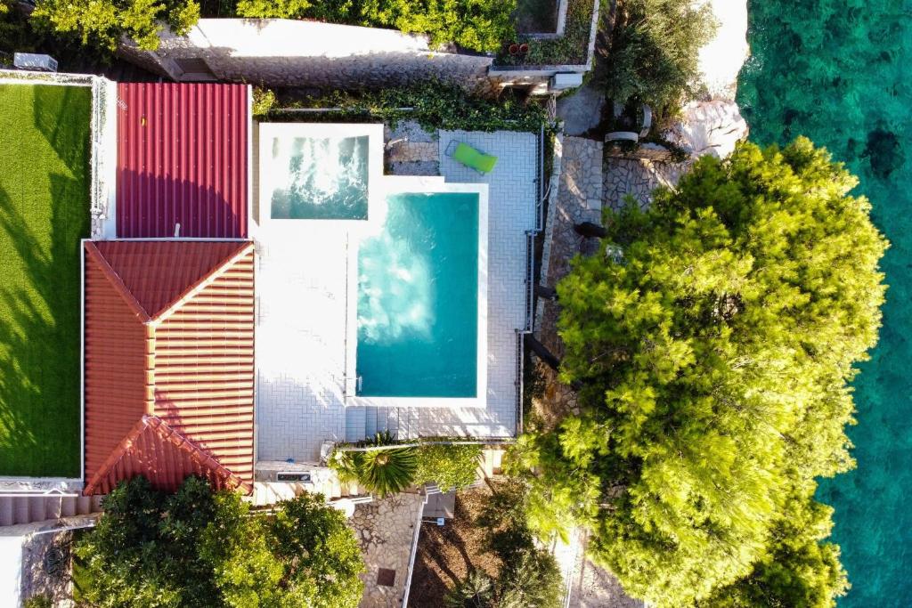 Seaside apartments with a swimming pool Pisak, Omis - 23884, Pisak ...