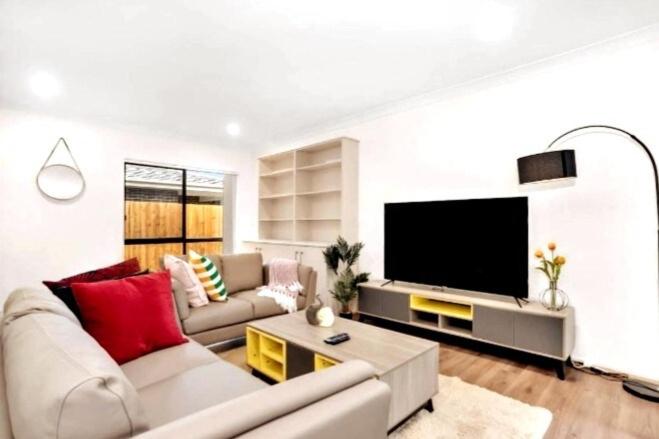 Maraylya Affordable Modern 7 Br, Pitt Town (updated prices 2025)