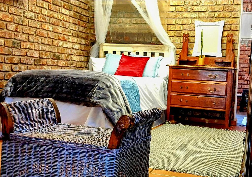 Boknes Beach Cottage - minutes to the seashore, lagoon, shops & more ...