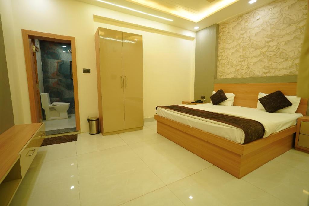 Hotel Vatika Royal, Mathura (updated prices 2025)