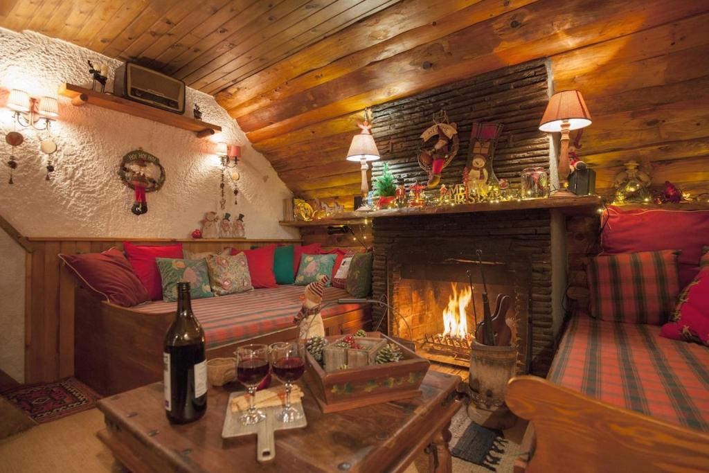 Dandy Villas Agoriani - Chalet Iris- Fireplace - Up to 6, Eptalofos ...