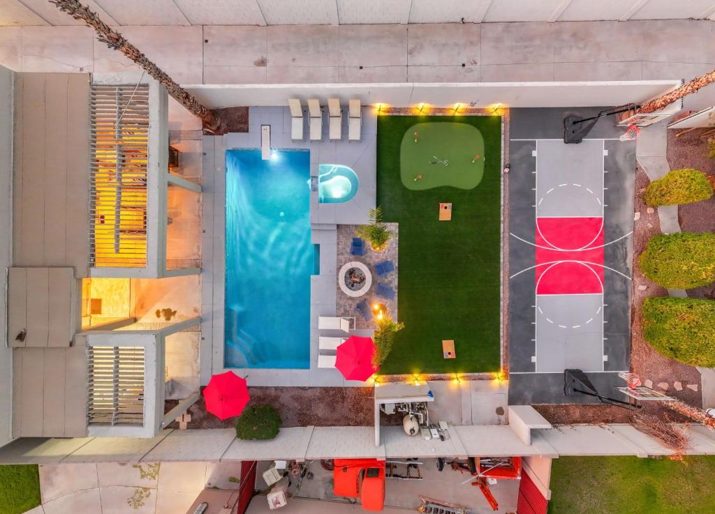 The Cardinal Walk to Stadium Pool+Spa Sportcourt, Glendale (updated ...