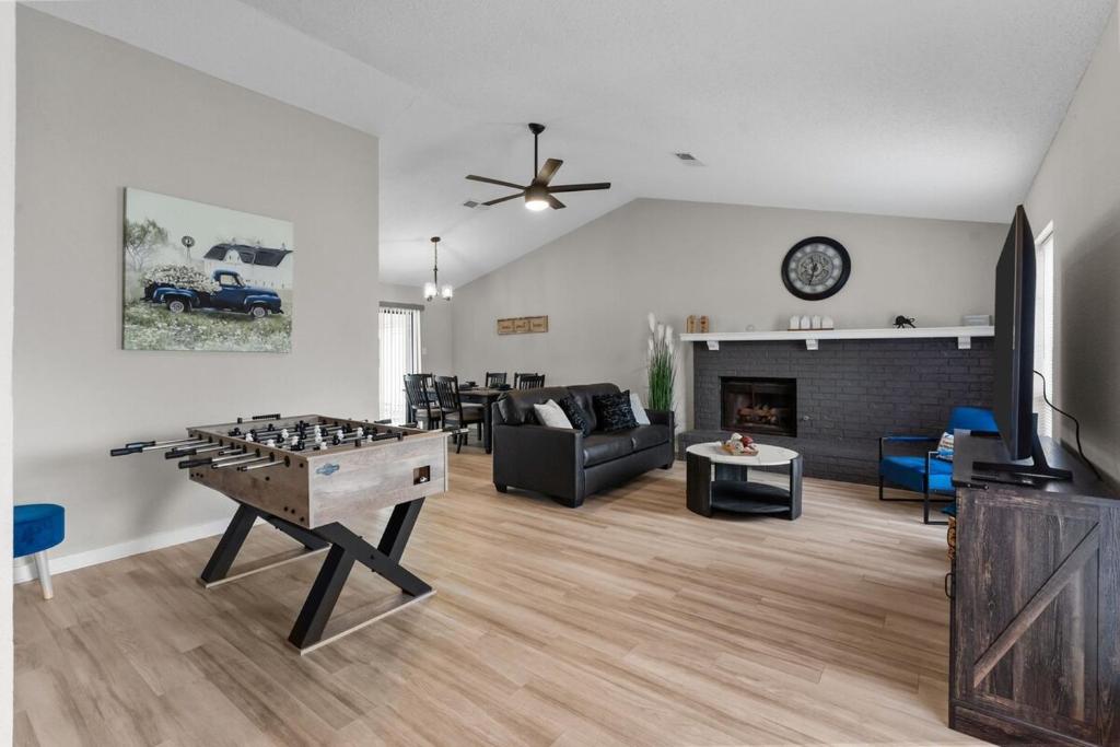 DFW Retreat - Pool, Spa & Minutes to Dallas & Fort Worth, Flower Mound ...