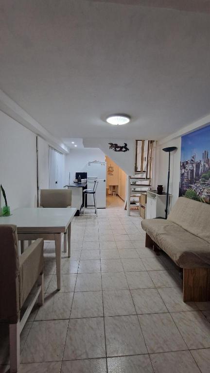 Elegante Dúplex con Patio Jardín en el corazón de Buenos Aires, Buenos ...