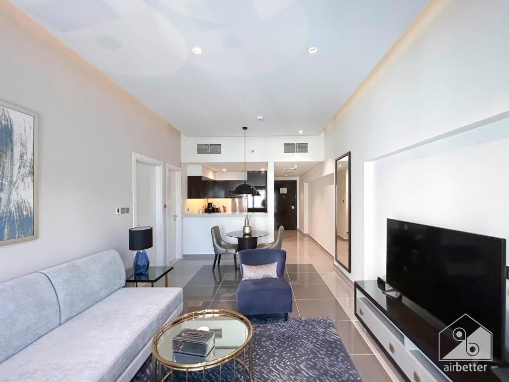 Luxury Stay at DAMAC Majestine With Balcony & Views, Dubai (updated ...