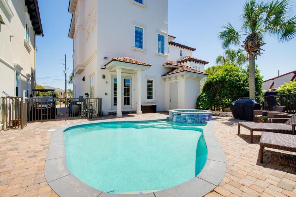 2186 S County Hwy 83 by Royal Destinations The Blue Pearl, Santa Rosa ...