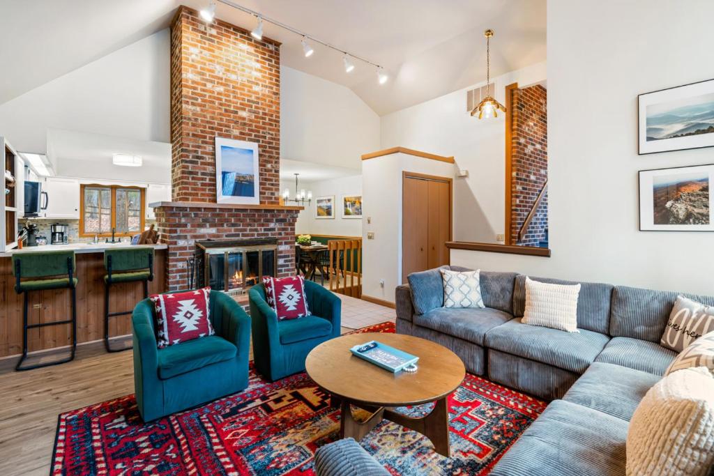 The Chill Shack Cozy Crib Stay Play and Slay, McGaheysville (updated ...