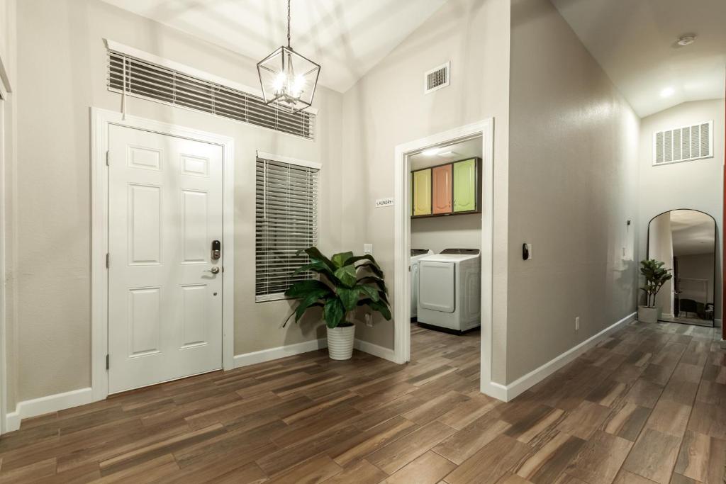 The Golden Cactus Phoenix, Phoenix (updated prices 2025)