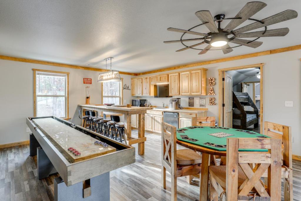 Greers Ferry Lake Access and Deck Group Getaway!, Heber Springs ...