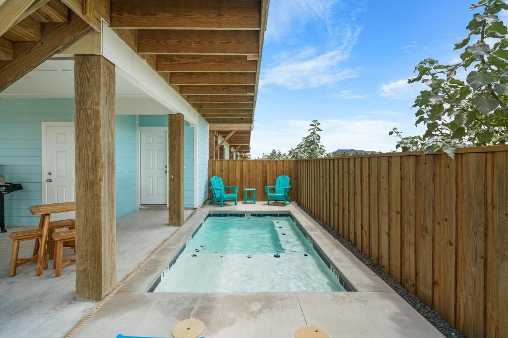 Knot at Work - PRIVATE POOL GOLF CART & OCEAN VIEW, Port Aransas ...