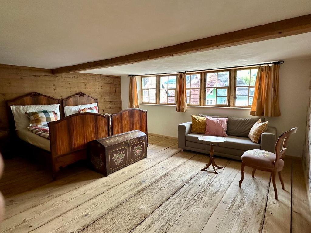 Historic Swiss Room in Guesthouse Rosalie, Brunnadern (updated prices 2026)