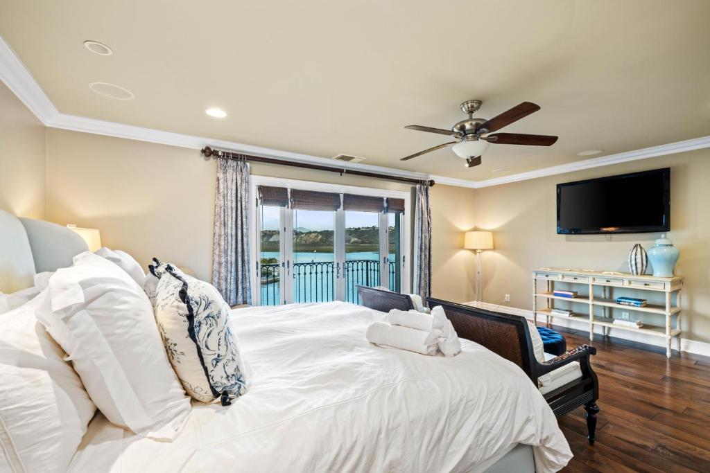 #Marbella Lane - Luxe Waterfront Retreat with Views, Newport Beach ...
