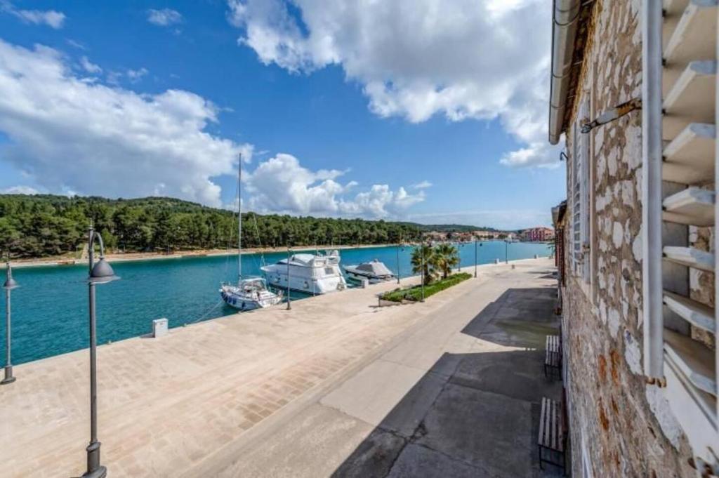 Historic Stone Home On The Seafront With King Beds And Garden, Stari ...