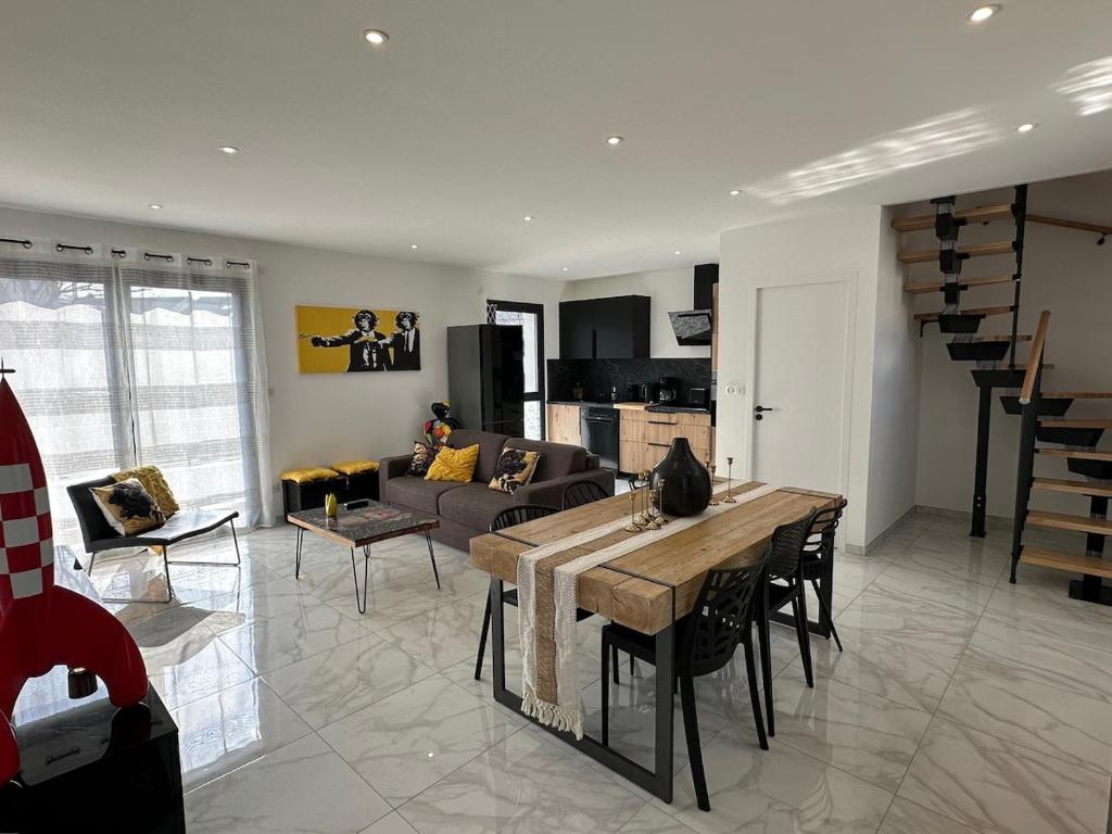 Le Refuge du Léman, Duplex neuf de 80m 2, à 5 minutes de Geneve pour 4 ...