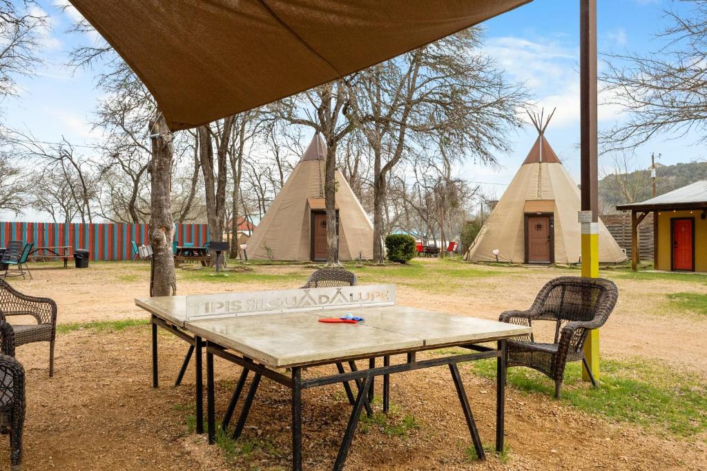 Sitting Bull - Tipi 6, New Braunfels (updated prices 2025)