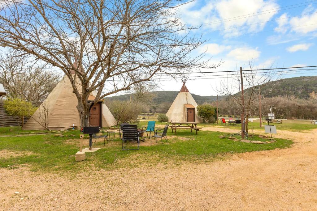 Sitting Bull - Tipi 6, New Braunfels (updated prices 2025)