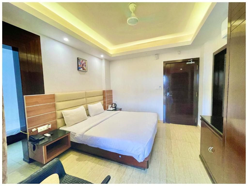 Beach Front HOTEL G P R ! PURI, Swimming Pool And fully Air Conditioned ...