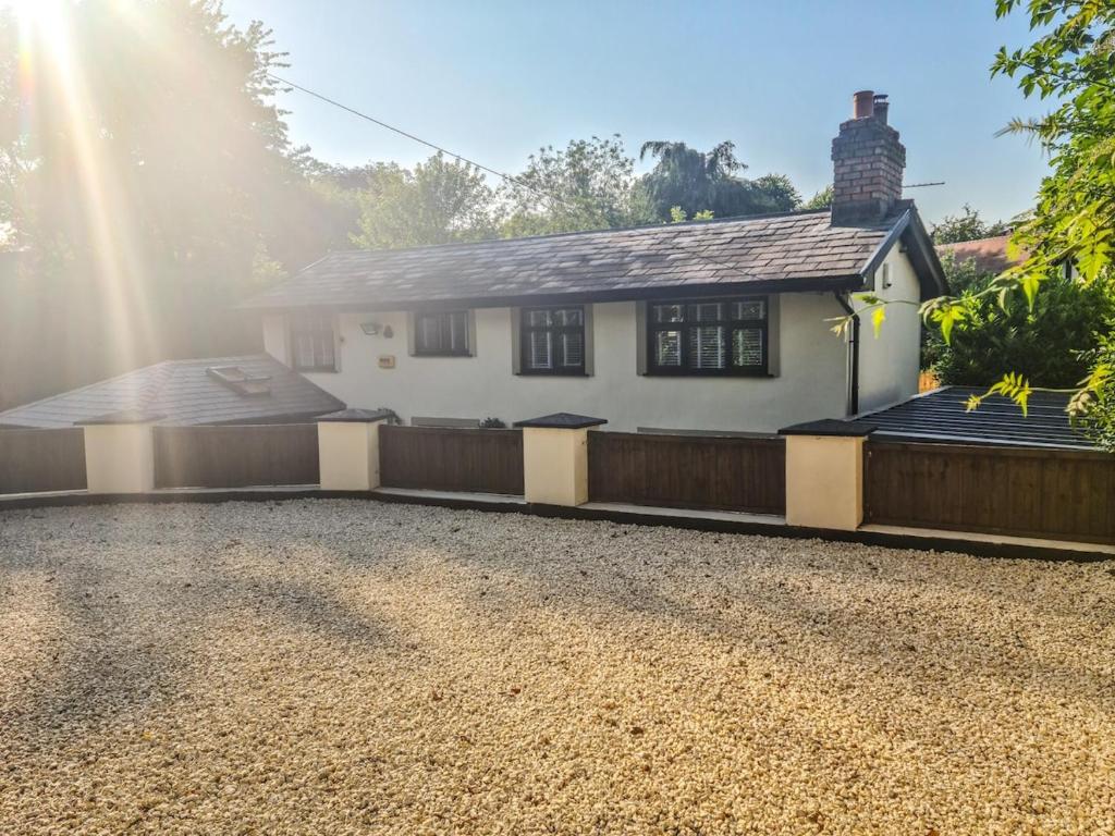 Rainbow Cottage, A Detached House with Hot Tub and private parking ...