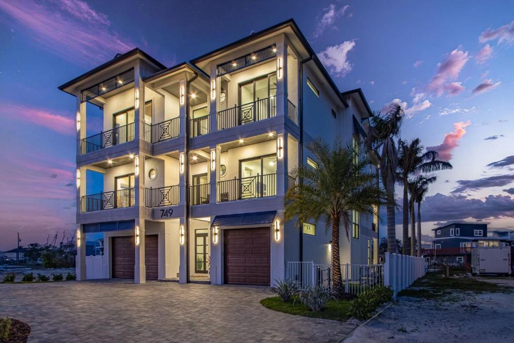 749 Paradise Pointe NEW Luxury Build home, Fort Myers Beach (updated ...