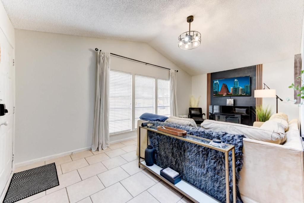 Prime Austin - Jacuzzi Firepit and BBQ, Austin (updated prices 2026)