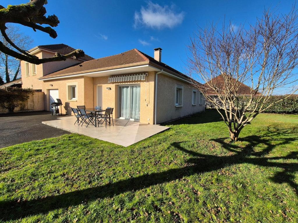 Le gîte de Midi for 6 pers - Quiet garden, Uzein (preços atualizados ...