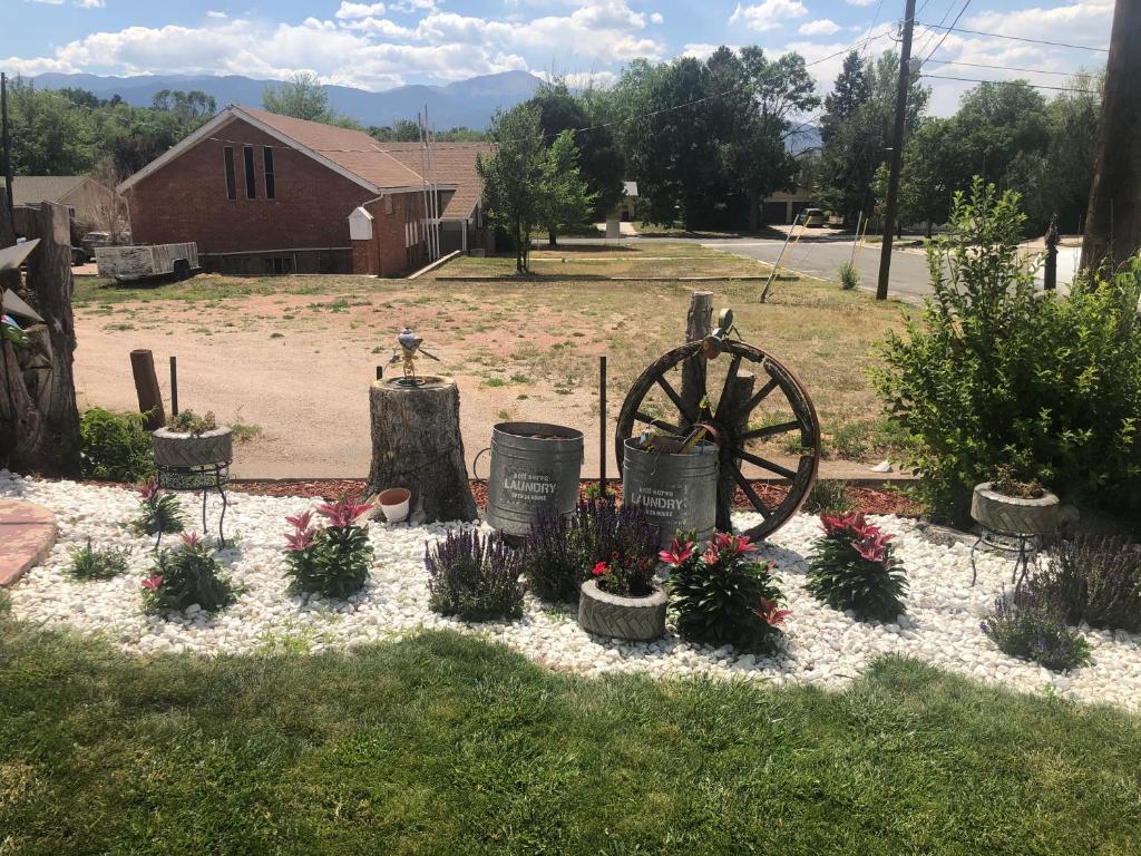 Central Location-Pikes Peak Mountain Views!, Colorado Springs (updated ...