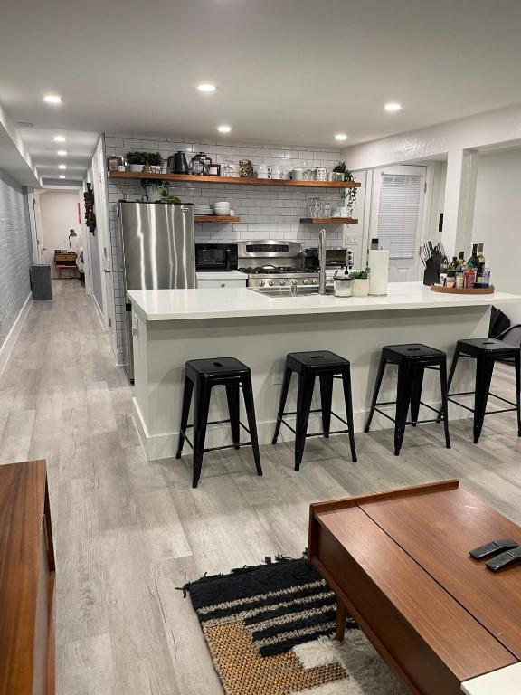 Stylish English Basement Perfect for Long Stays, Washington (updated ...